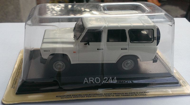 Macheta metal DeAgostini ARO 244 noua+revista Masini de Legenda nr.39 ...