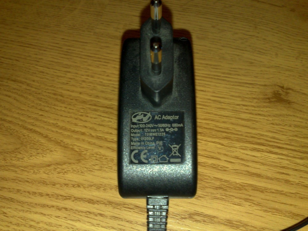 Incarcator Alimentator modem router switch 12V-1500mA | arhiva Okazii.ro