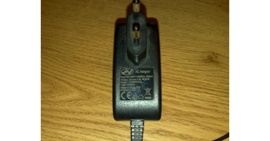 Incarcator Alimentator modem router switch 12V-1500mA | arhiva Okazii.ro