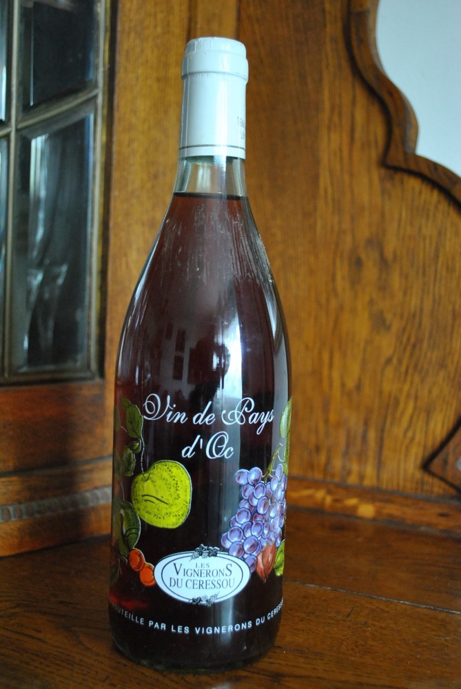 VAND O STICLA DE COLECTIE DE VIN FRANTUZESC.STICLA ESTE FOARTE FRUMOS ...