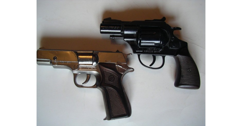 PISTOL CU CAPSE METALIC GONHER 2 BUC | arhiva Okazii.ro