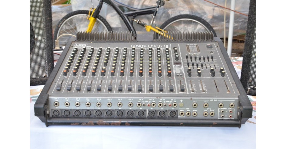 Vand Putere cu mixercu tot marca LEM Stereo Powered Mixer model Compact ...