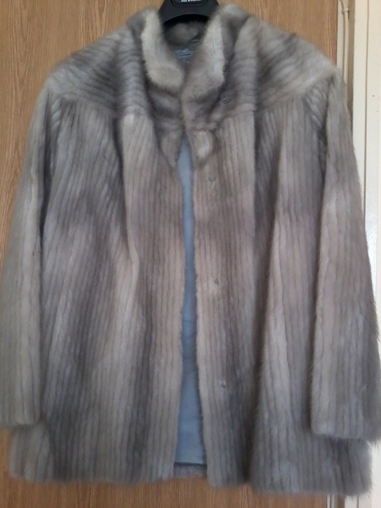 Haina dama blana naturala- nurca, gri deschis, scurta,superba,pret ...