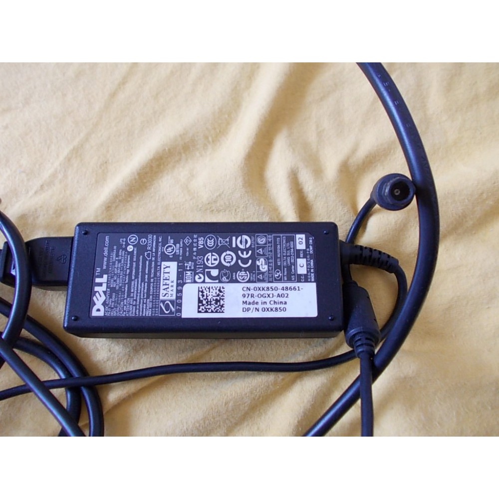 INCARCATOR PENTRU LEPTOP , DELL DA65NS4-00 19,5V- 3,34A . DEFECT ...