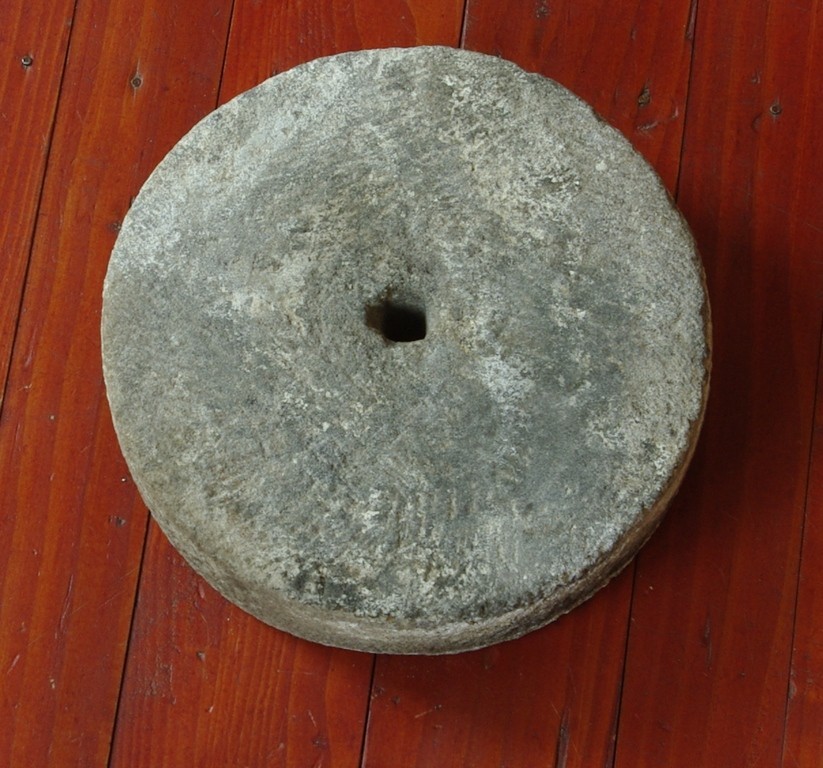 Piatra de moara - roata tocila - realizata manual - mestesug taranesc ...