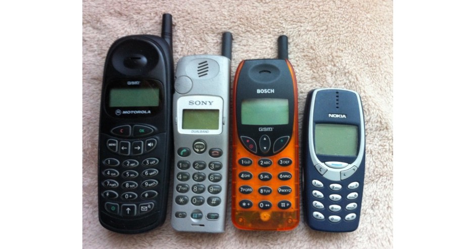 Pachet 4 telefoane: MOTOROLA D160, SONY CMD-CD5, BOSCH 509, NOKIA 3310 ...