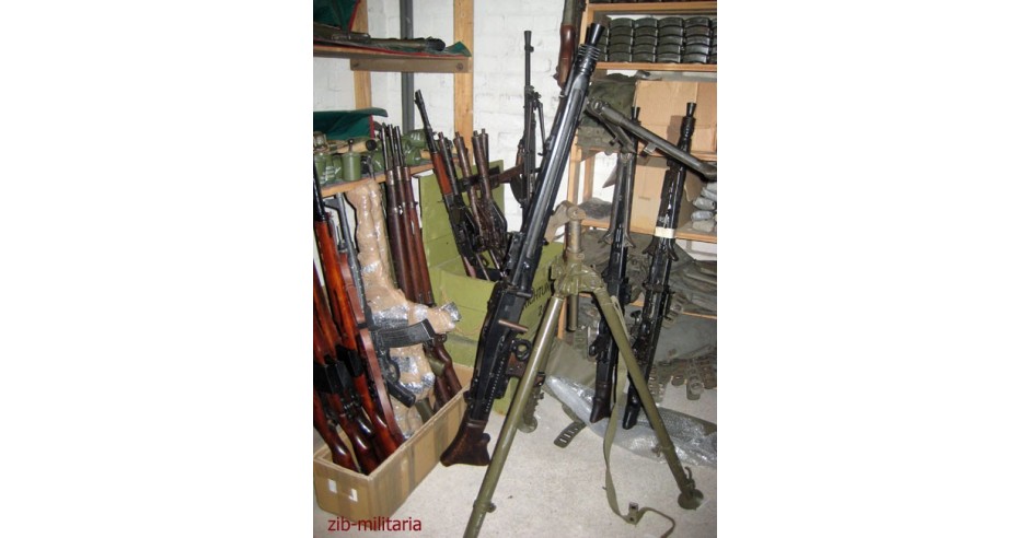 WW2 MG 42 REPLICA ARMEI GERMANE . DIN METAL SI LEMN | arhiva Okazii.ro
