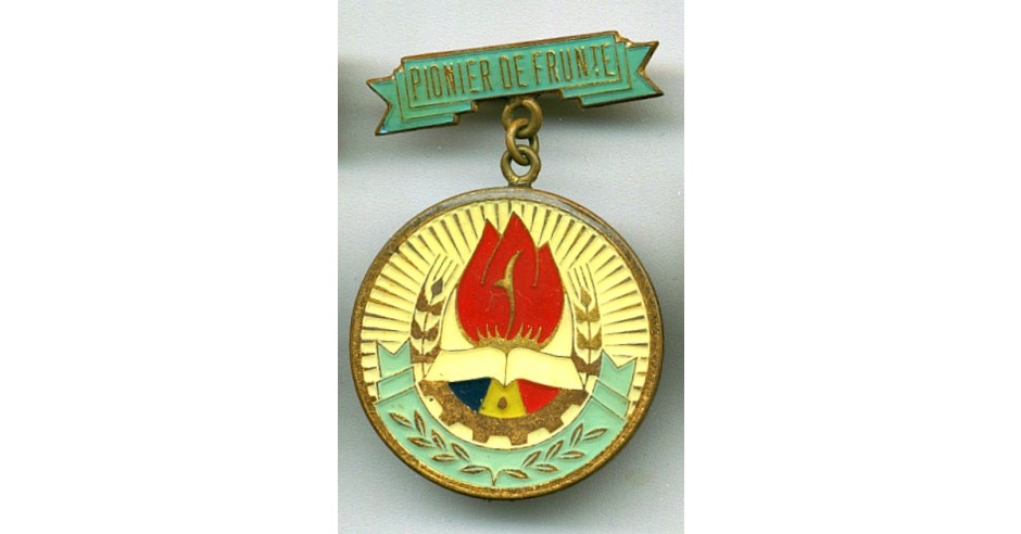 INSIGNA PIONIERI PIONIER DE FRUNTE VARIANTA MARE 32 MM ALBASTRU DESCHIS ...