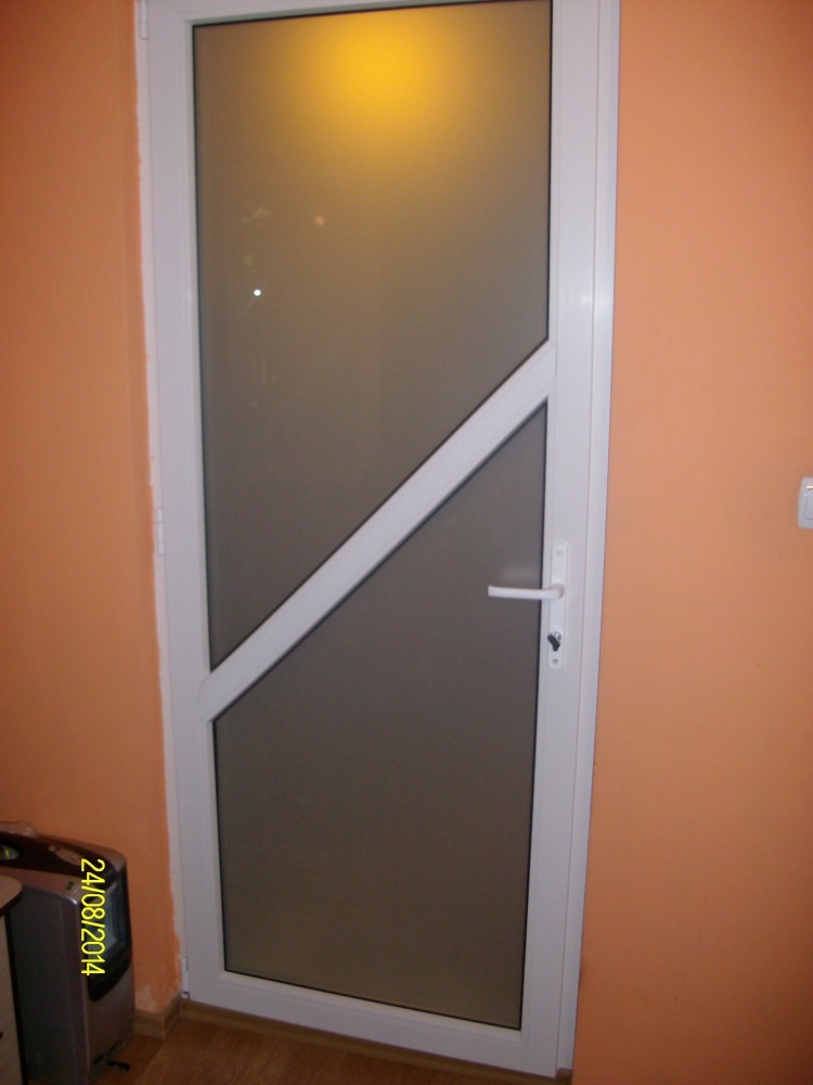 USI DE INTERIOR DIN PVC REHAU CU PROFIL DE 5 CAMERE,PRET 500 RON ...