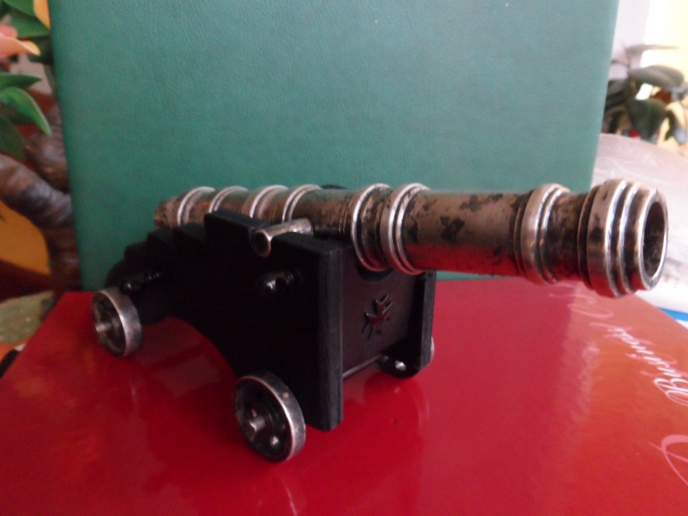 Macheta tun naval medieval, miniatura metal si lemn, panoplie | arhiva ...