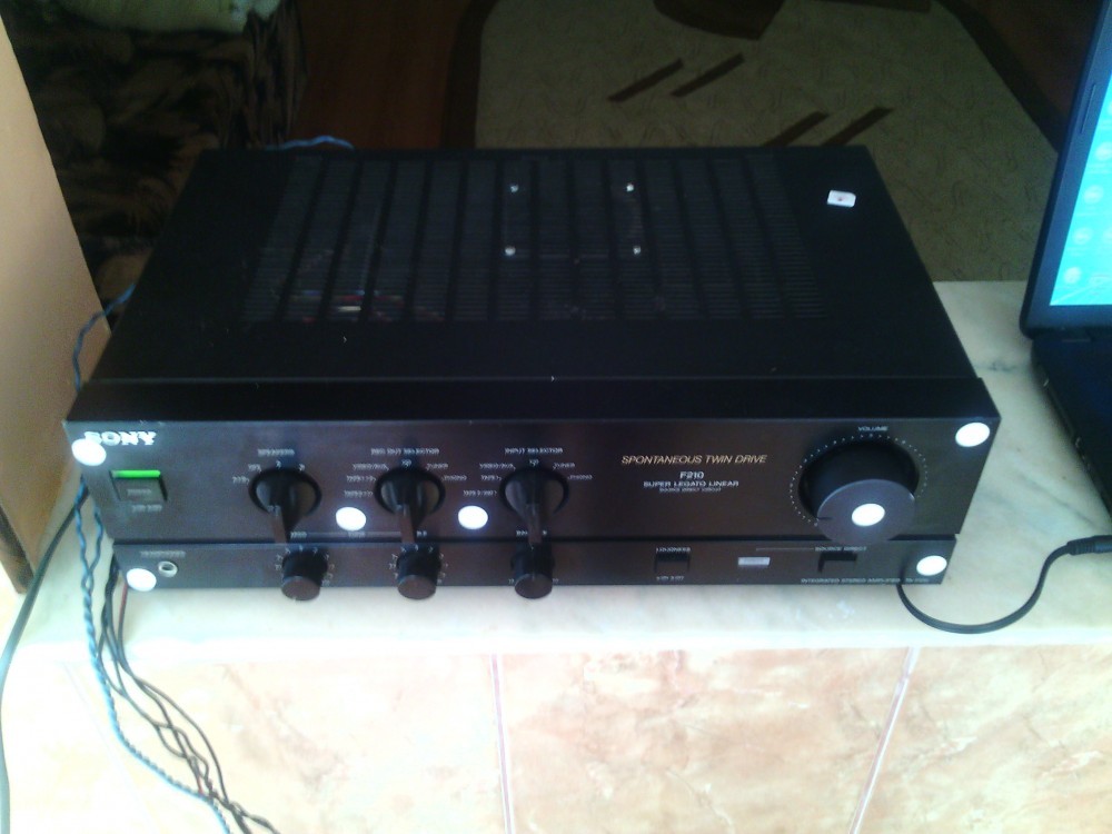 Vand Statie Sony F210 | arhiva Okazii.ro