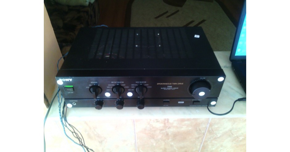 Vand Statie Sony F210 | arhiva Okazii.ro