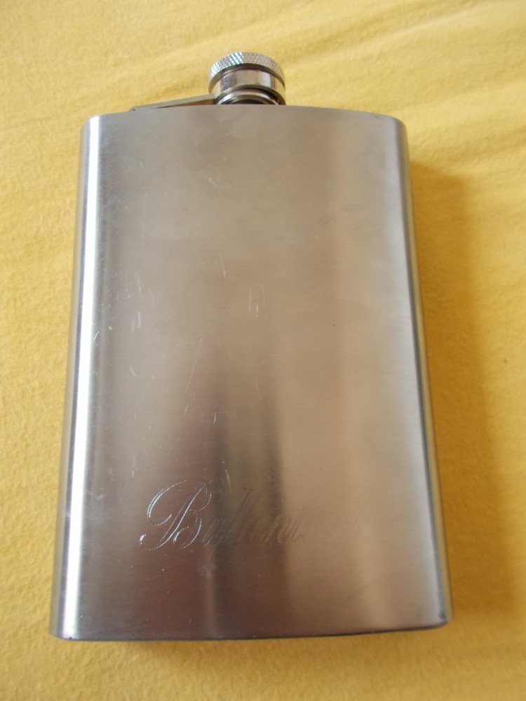 PLOSCA INOX BALLANTINES , PENTRU WHISKY ,CONIAC ,ETC | arhiva Okazii.ro