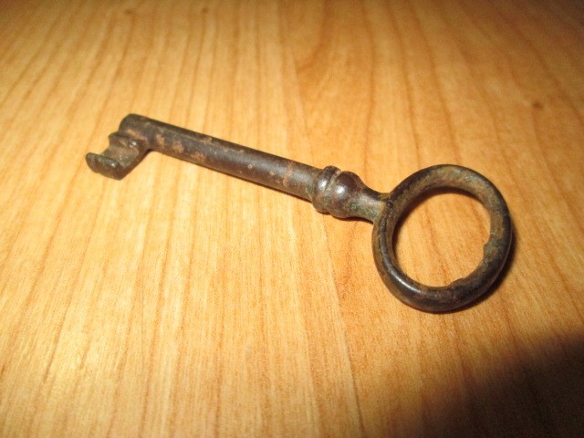 Cheie veche metalica. | arhiva Okazii.ro