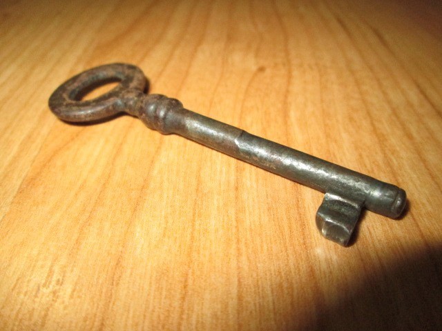 Cheie veche metalica. | arhiva Okazii.ro
