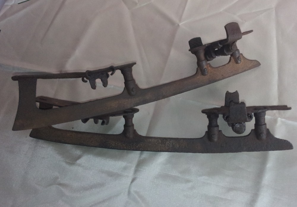 deosebite patine de colectie foarte vechi cu calcai reglabil marcate ...