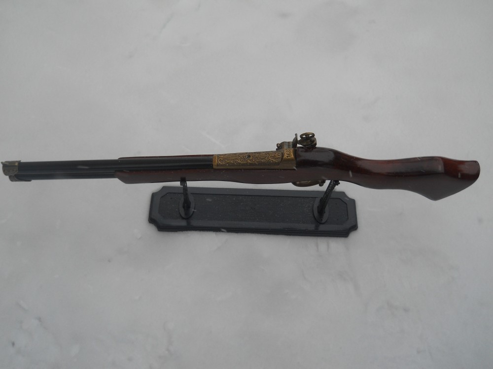 PUSCA/FLINTA/BRICHETA/PANOPLIE CU SUPORT/O SINGURA TEAVA/73 CM | arhiva ...