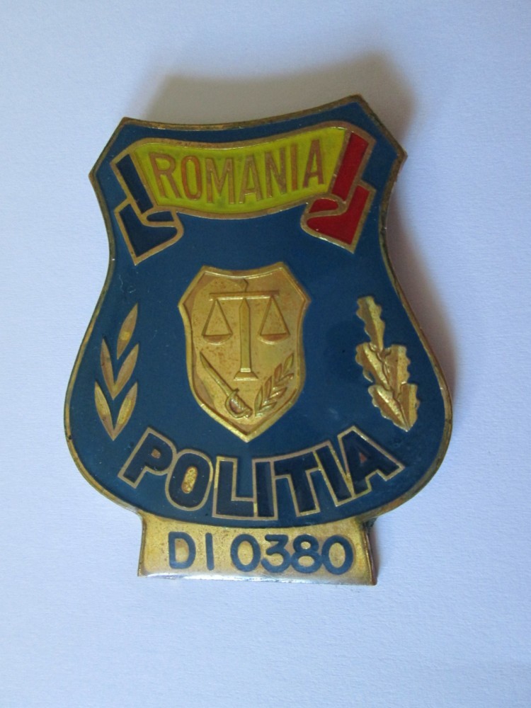 INSIGNA POLITIA ROMANA ANII 90 | arhiva Okazii.ro