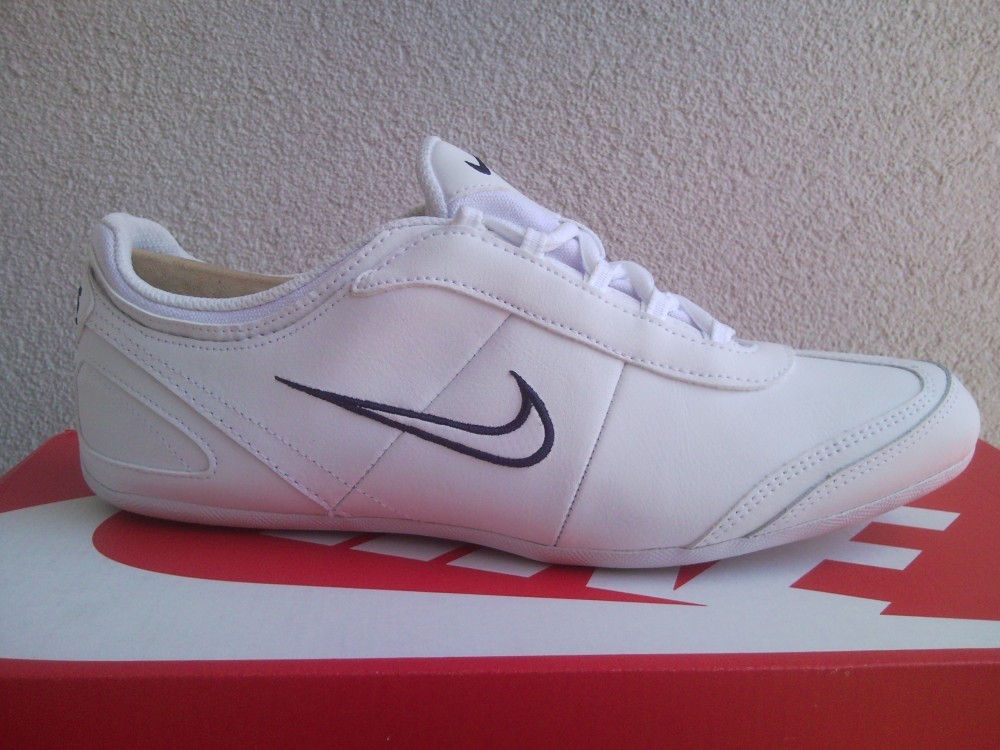 Adidasi Nike ORIGINALI,Albi,Cu Talpa Joasa,Noi In Cutie,Marimea 41 ...