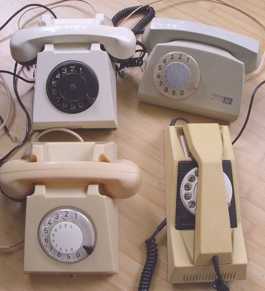 un lot de 4 telefon fix telefoane cu disc vintage vechi de colectie ...