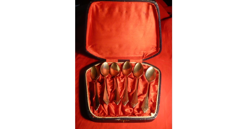 Caseta cu 6 ligurite alpaca argintata marcaj HS ,inc.sec.XX ,L= 14,2 cm ...