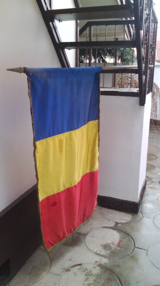 vand Drapel Steag Romania si UE cu lance hampa bat lemn inclus | arhiva ...