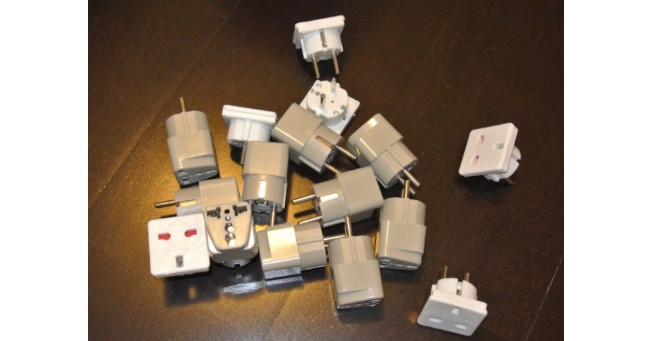 17. Adaptor priza UK, NOU, 2 modele | arhiva Okazii.ro