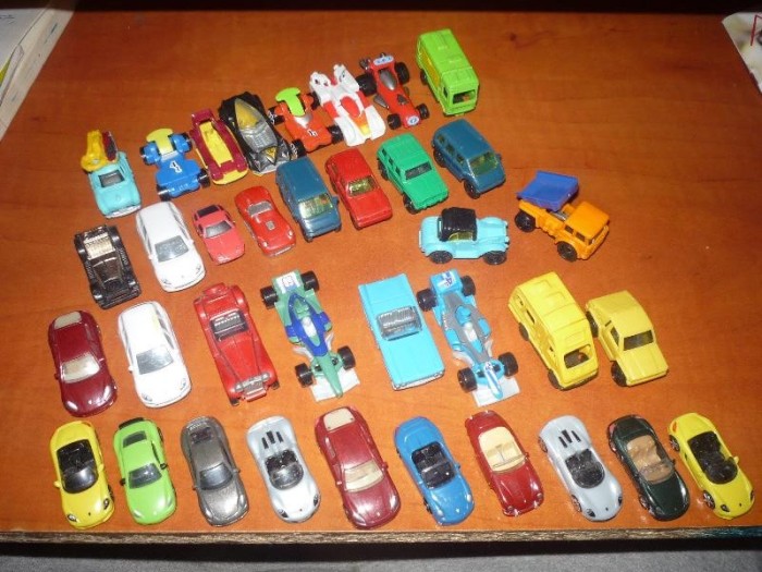 JUCARII VECHI SI NOI-MASINUTE KINDER-LOT | arhiva Okazii.ro