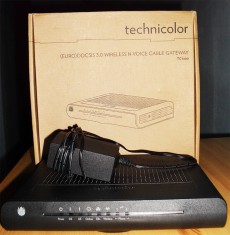 Technicolor TC7200 - 2in1 (Router Wireless 5 GHZ cu port USB respectiv ...