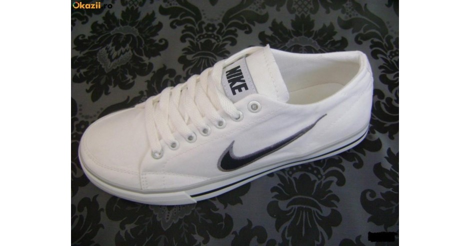 Tenisi albi NIKE Capri.Transport posta gratuit. | arhiva Okazii.ro