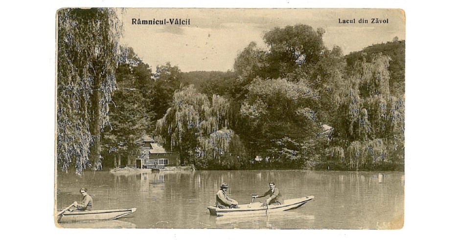 114 - Rm. VALCEA, lacul din Zavoi - old postcard - used - 1937 ...