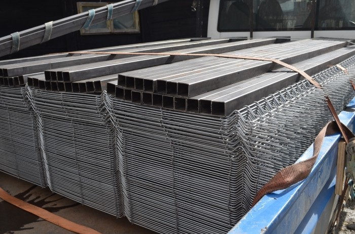 Stalpi gard (teava 60x40x2) la 2,5m,, PRET IMBATABIL | arhiva Okazii.ro