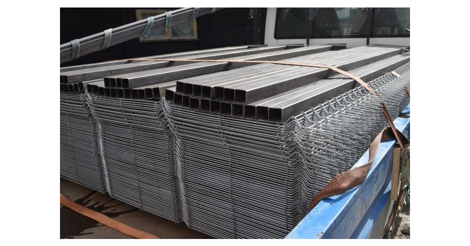 Stalpi gard (teava 60x40x2) la 2,5m,, PRET IMBATABIL | arhiva Okazii.ro