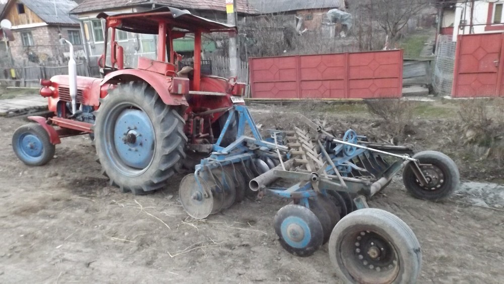 Vand Tractor cu motor aro brasov plus disc | arhiva Okazii.ro