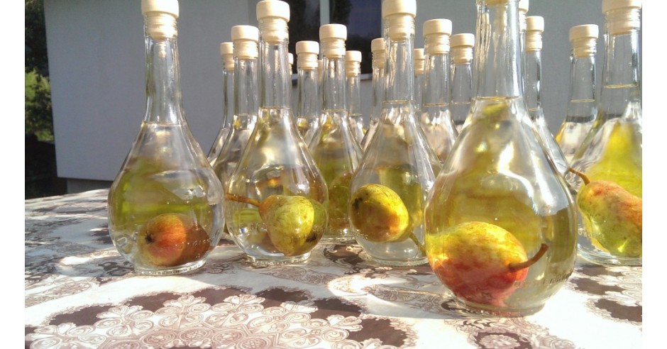 Sticle de palinca cu para inauntru (palinca de pere) | arhiva Okazii.ro