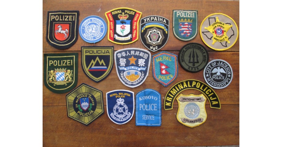 Lot 17 embleme de politie , colectie emblema uniforma politist ...