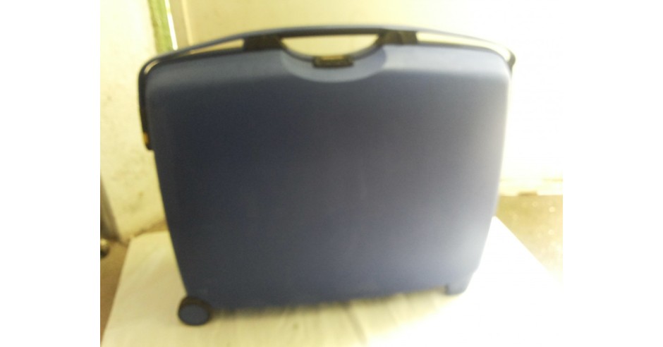 Valiza -troler ,"Magnum",din plastic dur,cu cifru si maner de tragere ...