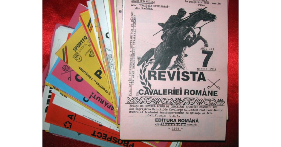 LOT 60 reviste, cataloage, brosuri, CAVALERIE, CAI, CALARIE, ECHITATIE ...