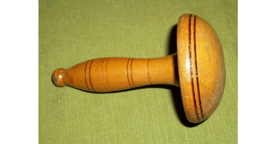 instrument/ suport vechi din lemn pentru remaiat ciorapi | arhiva Okazii.ro