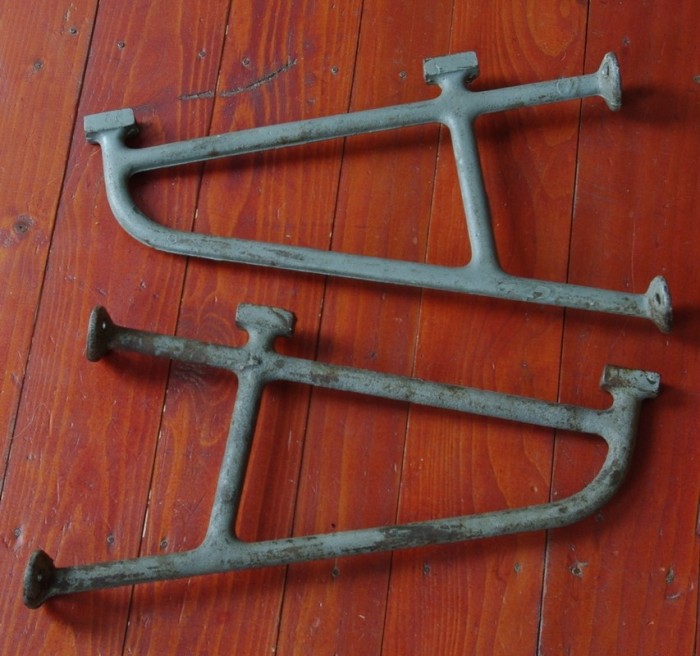 set 2 bucati -- console - suport chiuveta - fonta - piese pentru decor ...