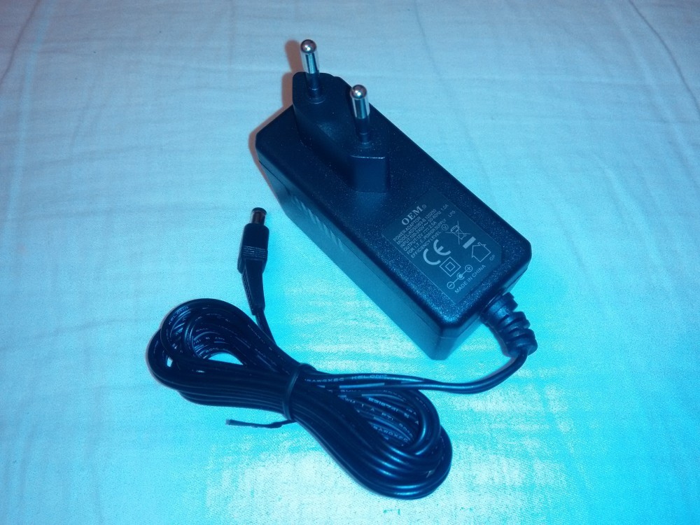 ALIMENTATOR 12V 2,5A | arhiva Okazii.ro
