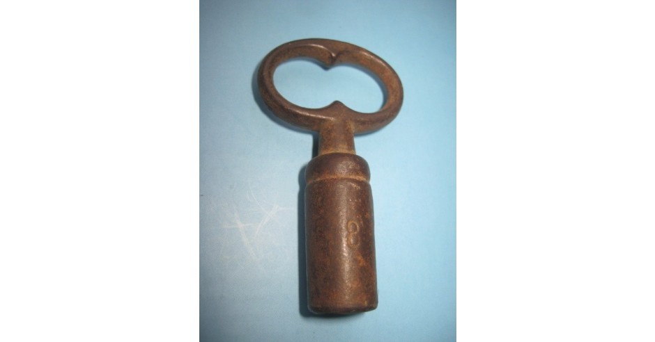 Cheie hexagon bronz veche-8mm. | arhiva Okazii.ro