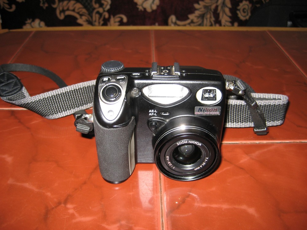 Aparat foto NIKON CoolPix 5000 - defect | arhiva Okazii.ro