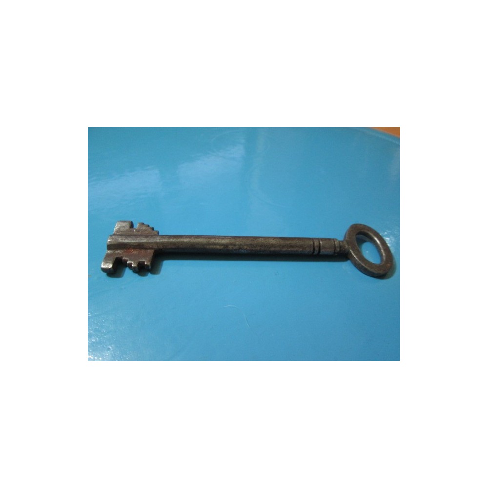 Cheie speciala metalica veche de usa si poarta. | arhiva Okazii.ro