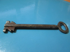 Cheie speciala metalica veche de usa si poarta. | arhiva Okazii.ro