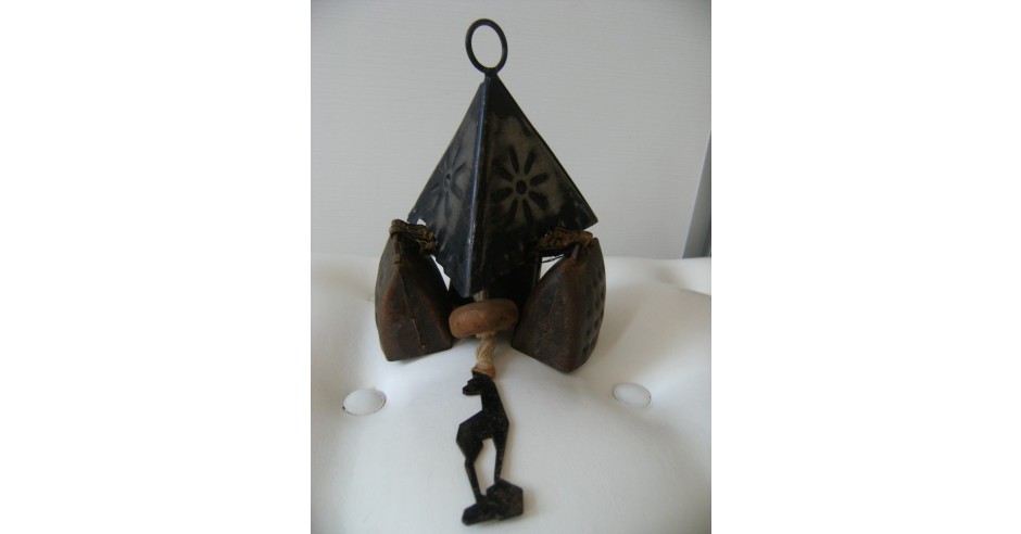 Frumos set de 3 clopote/talangi vechi cu triunghi din fier forjat, cu ...