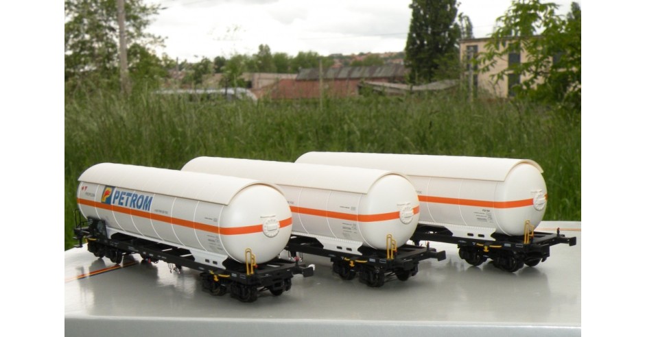 Set vagoane CFR cisterna Petrom AF35002 H0 NOI ! | arhiva Okazii.ro