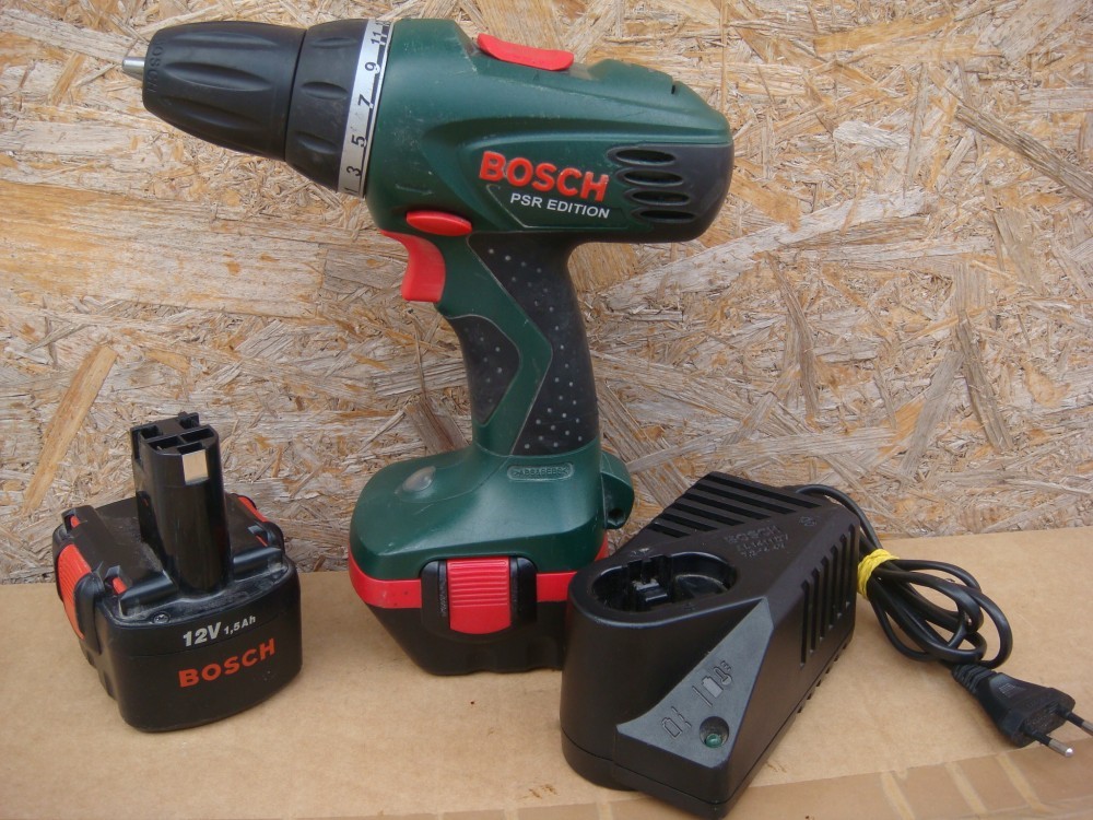 Autofiletanta Bosch D-70745 + 2 ACUMULATORI + INCARCATOR | arhiva Okazii.ro