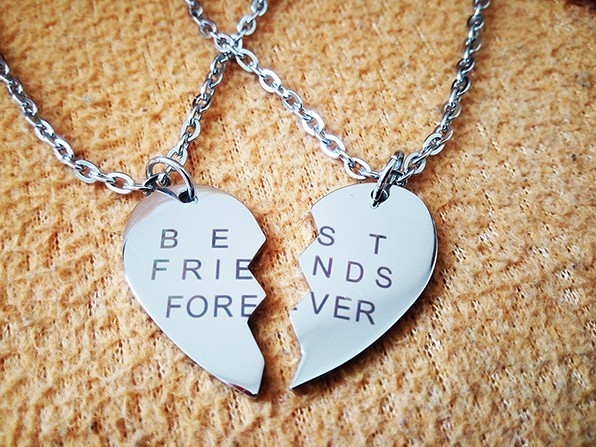 Set 2 Buc Lantisor cu Pandantiv Jumatate Inimioara Cadou Cea Mai Buna ...