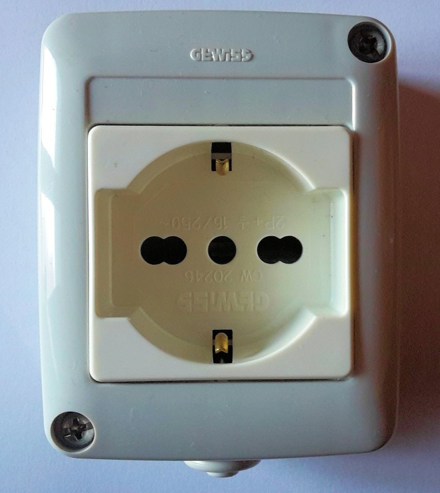 Priza aparenta PT 2P+PE 250V 16A Gewiss GW20246 GW27002 | arhiva Okazii.ro